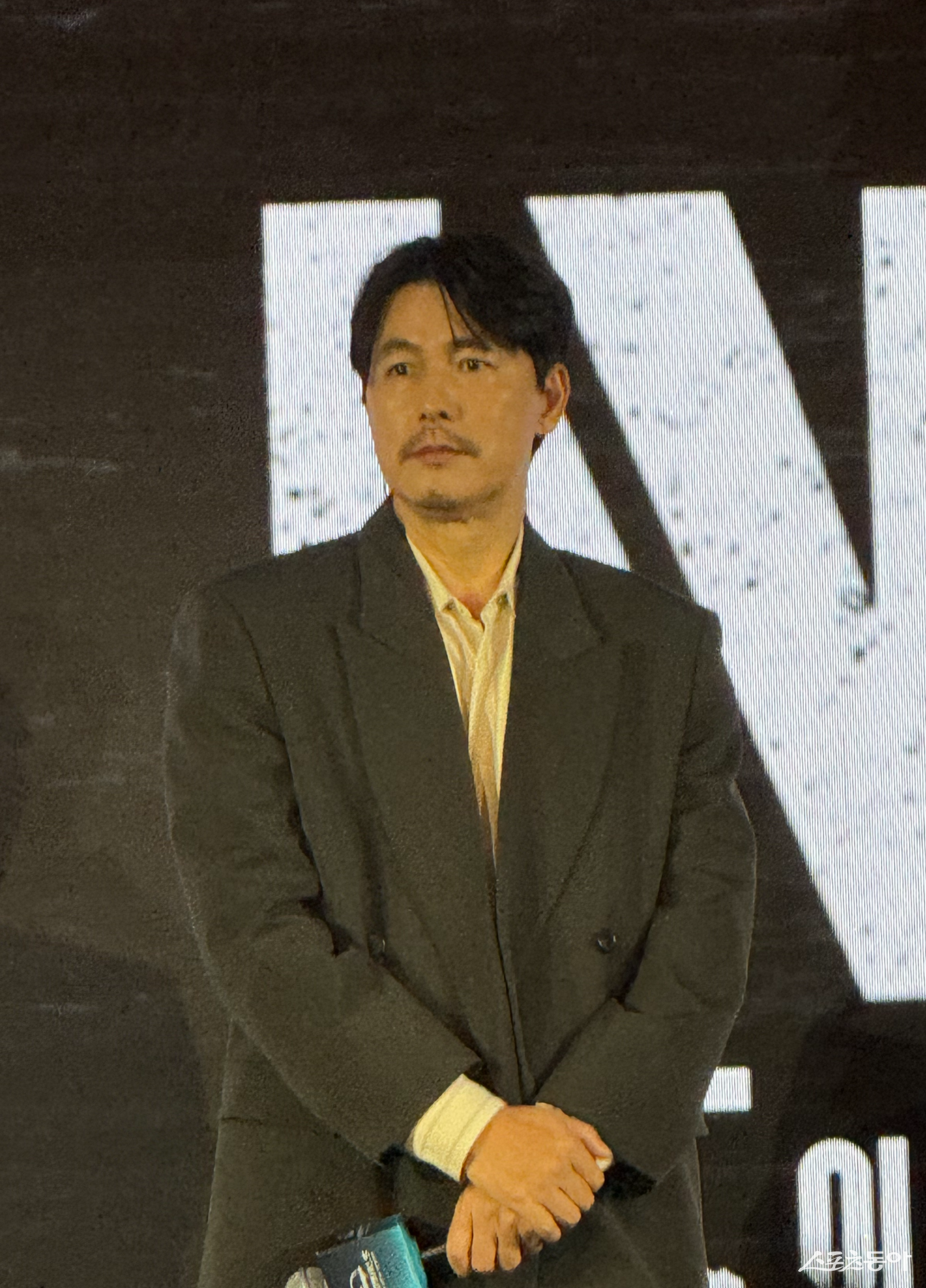 유부남 정우성, 400명 취재진 앞에 등장 ‘메이드 인 코리아’