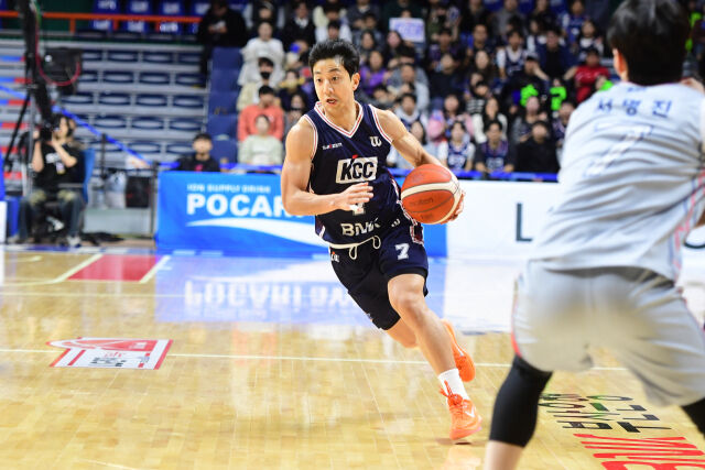 '최준용 15득점 4블록' KCC 홈 개막전서 현대모비스 제압…'알바노 버저비터' DB, SK에 승리→LG, KT 꺾고 단독 1위 등극