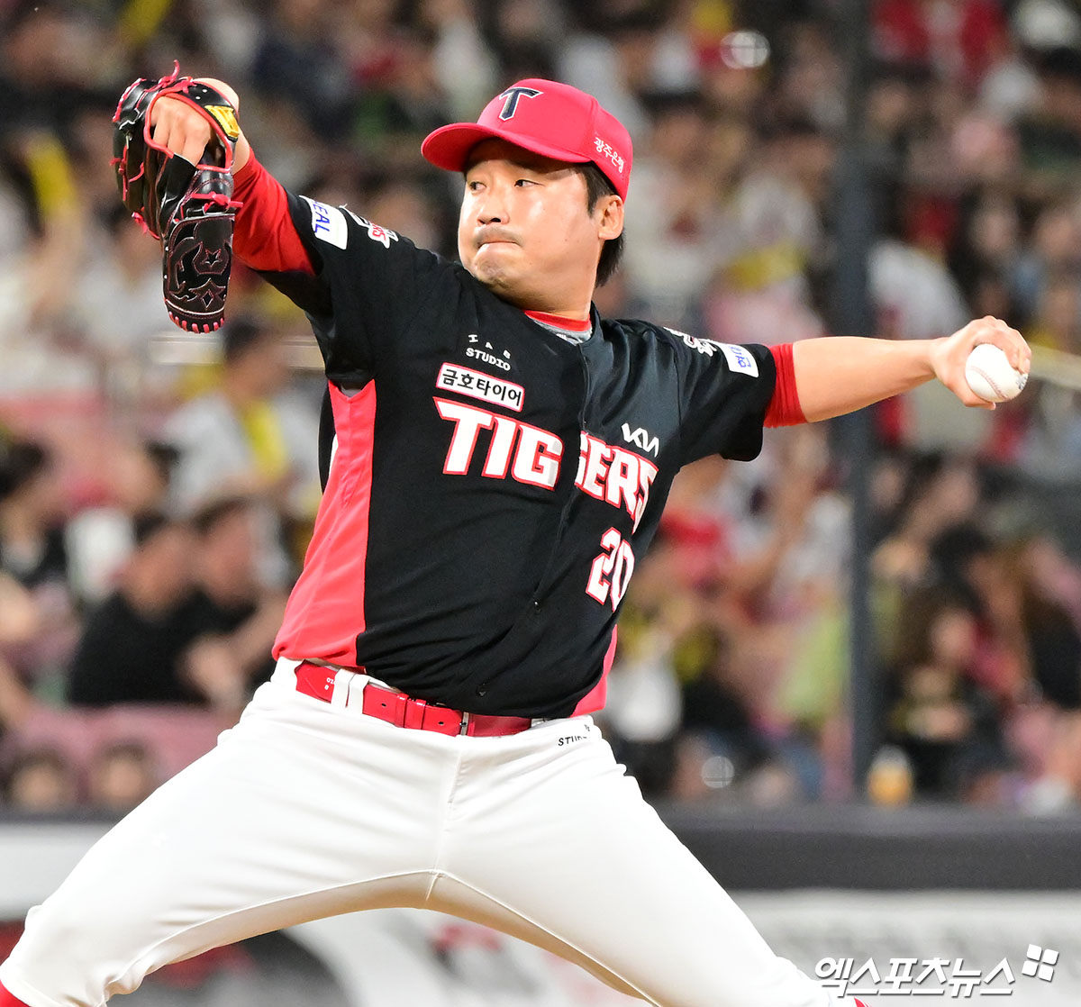 KIA 내부 FA 잡았다, 투수 이준영과 3년 총액 12억 계약…"가치 인정해줘 뿌듯하다" [공식발표]