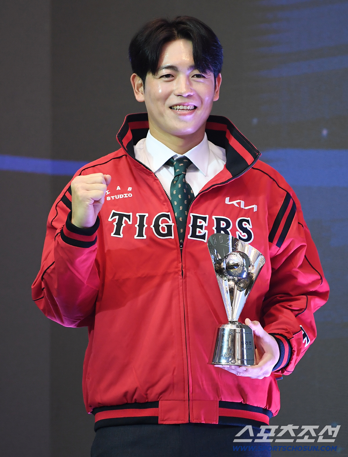 "바로 강백호 잡고"…'KIA 유일' 수상자의 이유 있는 농담, 왜 한화 단장에게 감사 표했나