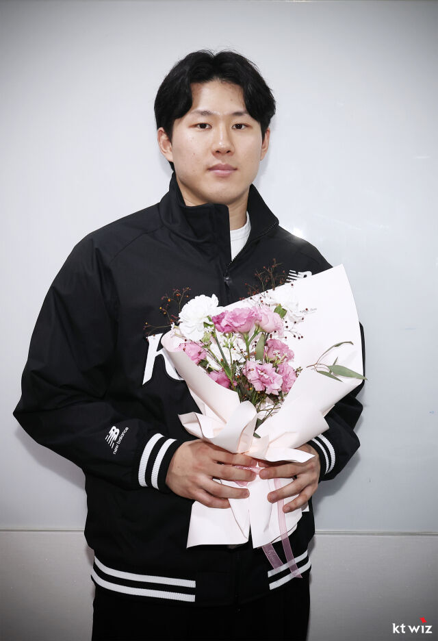 [공식발표] 김현수가 끝 아니었다! KT, 최원준과 4년 48억 FA 계약 체결…"공수주 능력 갖춘 외야수, 센터 라인 강화 위함"