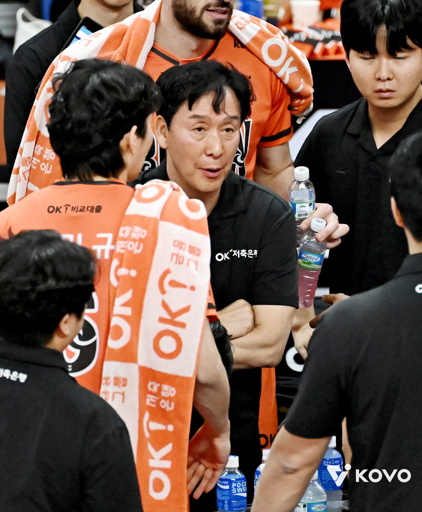 신영철 OK저축은행 감독 V리그 최초 300승…도로공사 10연승 질주(종합)