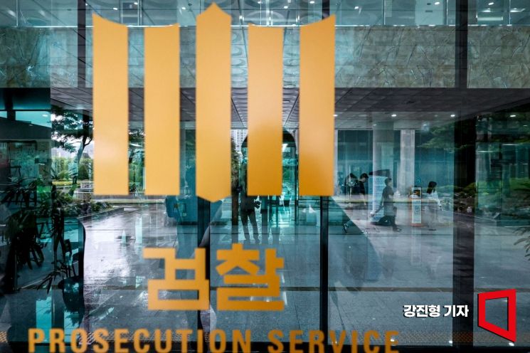 '검사 퇴정' 초유의 李 감찰 지시, “본인 관련 사건 개입하나” 檢 발칵
