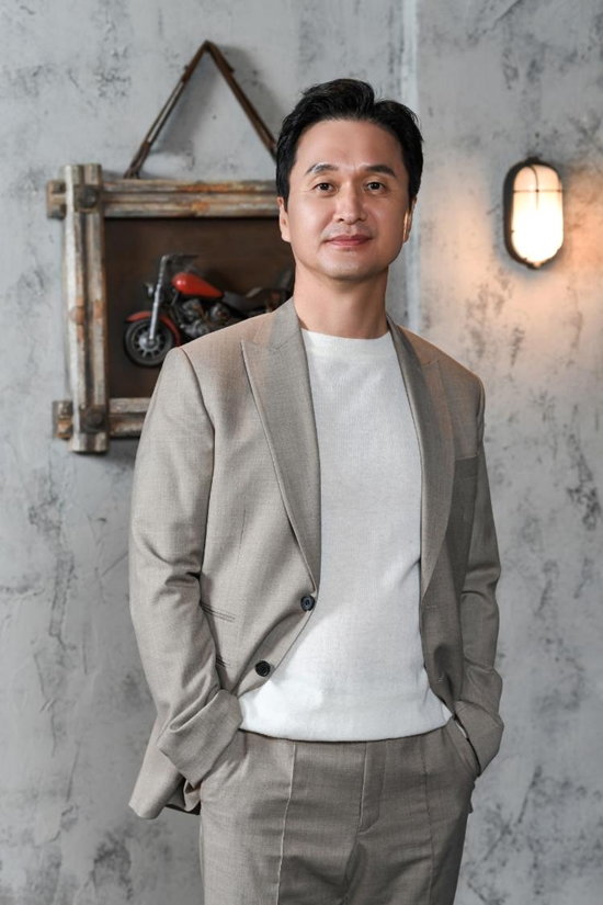 '은퇴' 조진웅 빈자리 장현성이 채웠다…'갱단과의 전쟁' 내레이션 참여