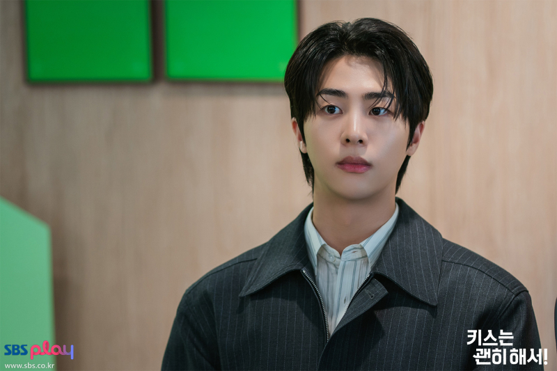 방탄소년단 진 닮은 꼴… ‘키스는 괜히 해서!’ 김무준이 그려내는 순정남 [RE스타]