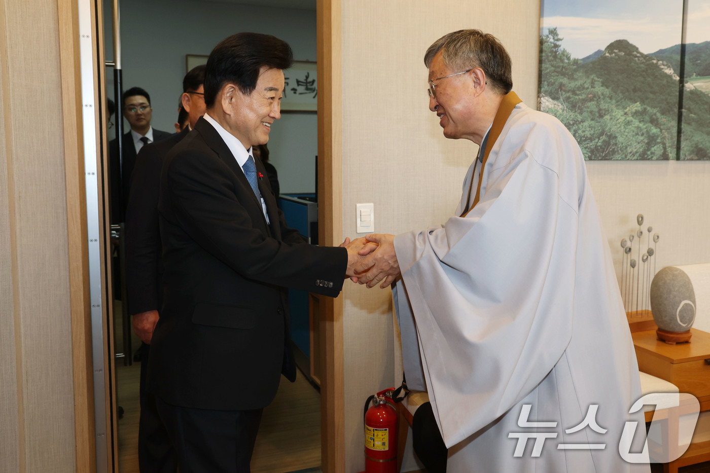 정동영, 원불교 교정원장 예방…남북 민간 교류에 종교계 협력 강조