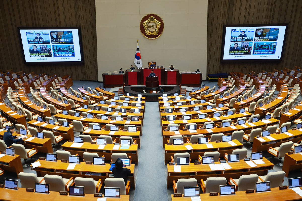 토론 없이 ‘1일 1법안’ ‘필버 대치’ 반복… 새해도 불통 국회
