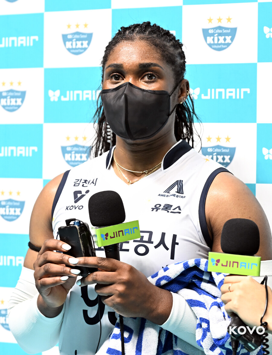 "감기도, 마스크도 날 막을 순 없다"…대역전승 이끈 모마, 이런 마음가짐으로 뛰었다