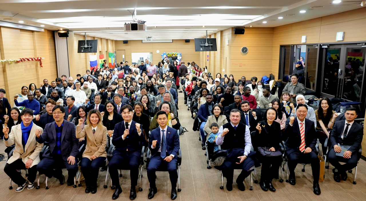 Foreign residents cast as active members of Korean society at ...