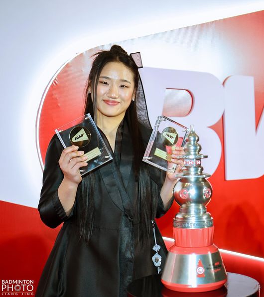 "안세영, 선배 라켓 줄도 갈아줘야 했다" 중국도 인정한 '챔피언' 정신..."강철 같은 의지, 코트 밖에서도 용기와 책임감 보여줘"