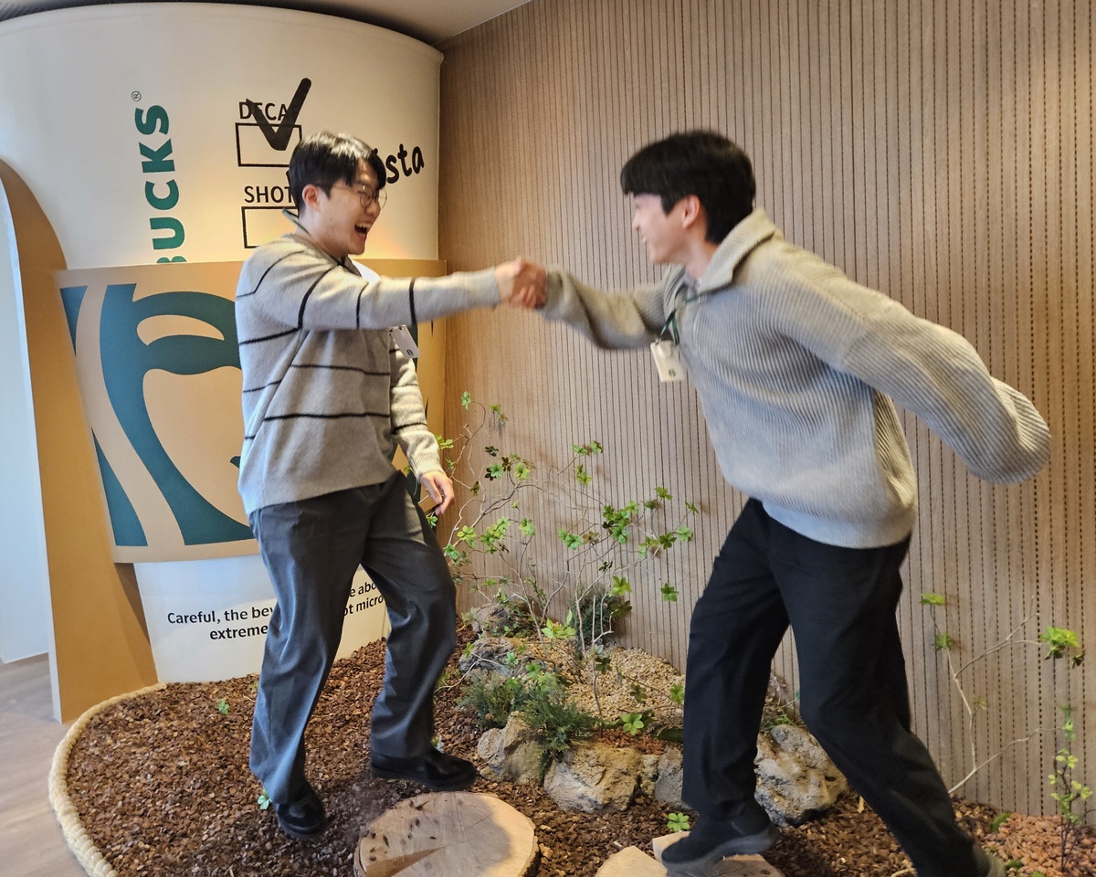 1년 만에 10만명…이름 숨기자 대박 터진 ‘727’ 정체는 [한끗차人]