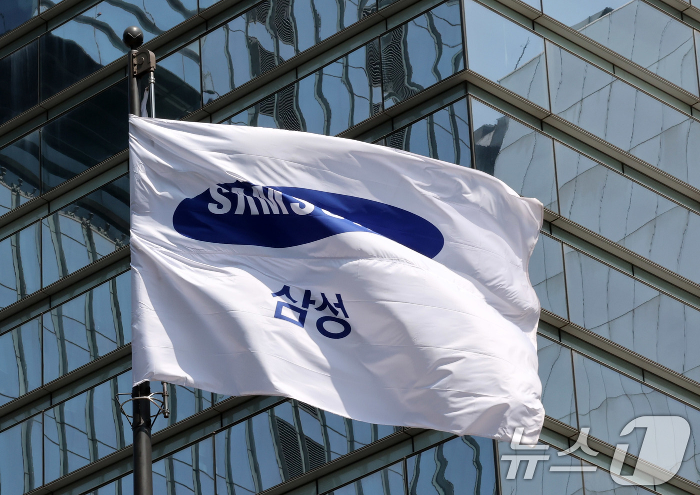 진격의 삼성전자, 올해 시총 375조 증가…"개미 수익률 50%"[종목현미경]