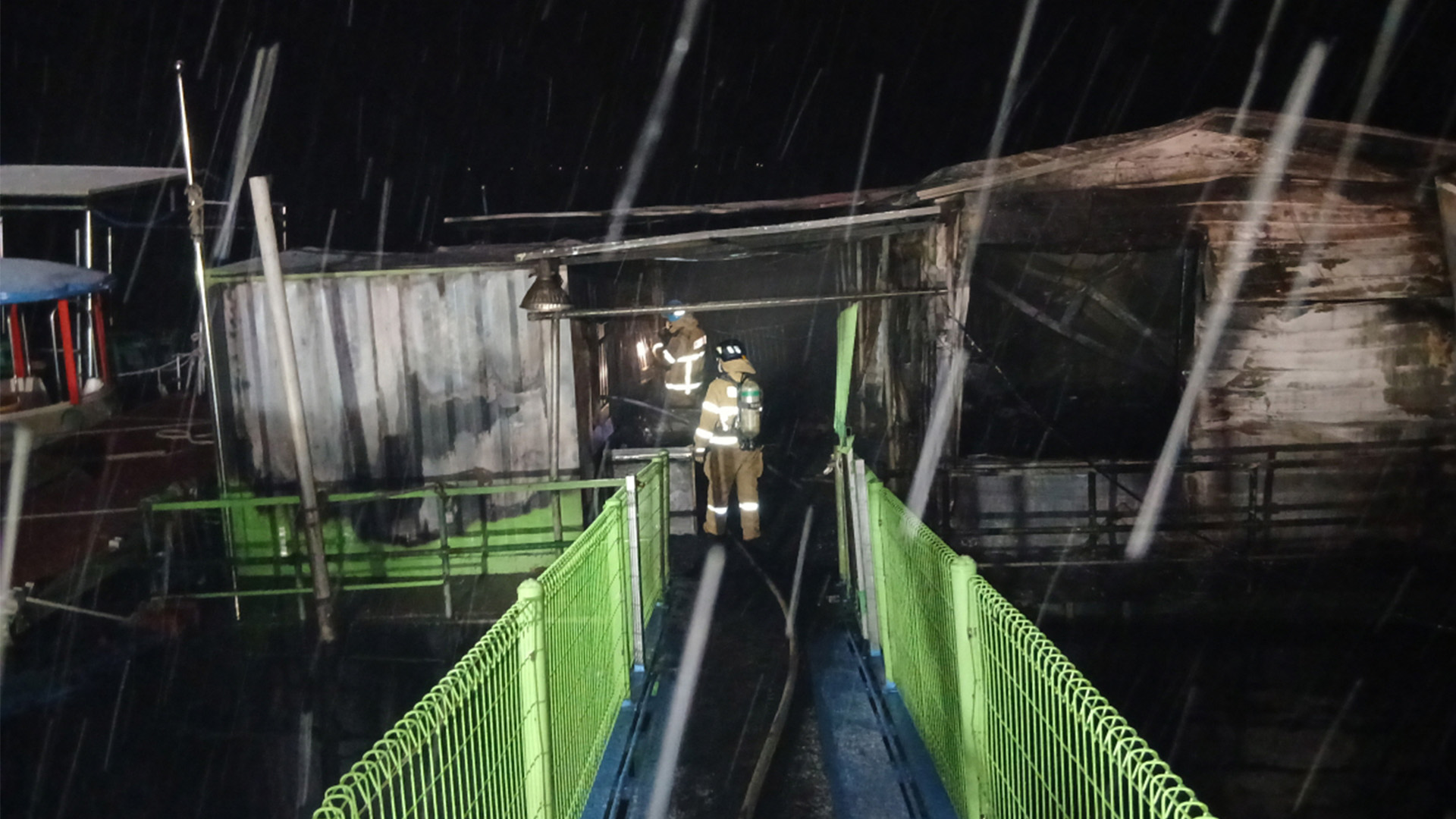 익산 보트 선착장 화재.. 오리배 등 3천9백여 만 원 상당 소실