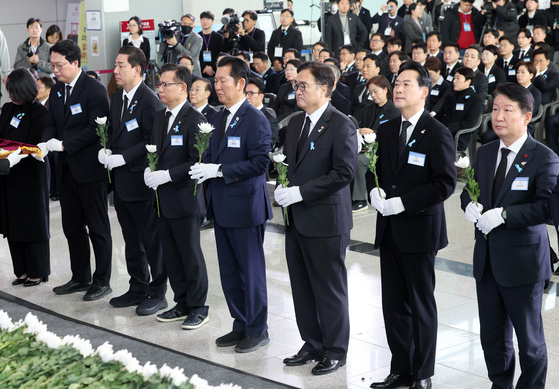 무안공항 여객기 참사 1주기 집결한 여야… ‘호남 구애’도 경쟁