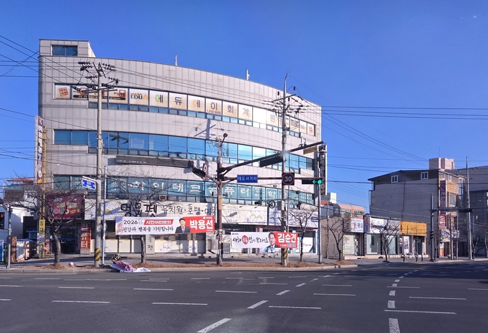 짜증이 얼마나 났으면 “전화 안 한 후보 뽑겠다”…지선 앞 포항시민 피로감 극심