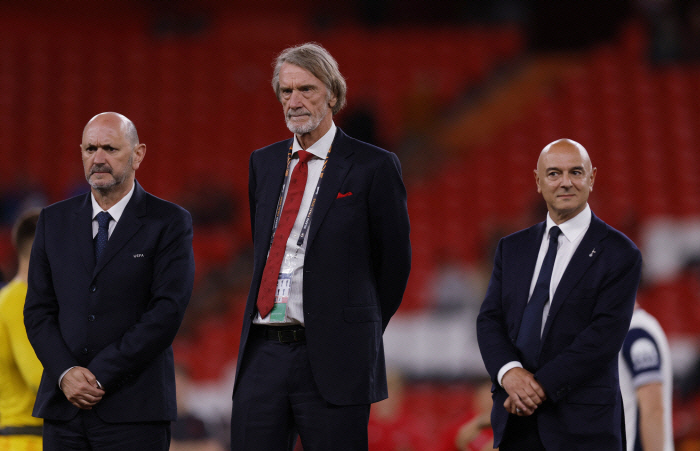 [오피셜] '흥민아 고맙다!' 토트넘서 쫓겨난 레비 회장, SON 효과 초대박...영국 CBE 훈장 수훈 "구성원 덕분"