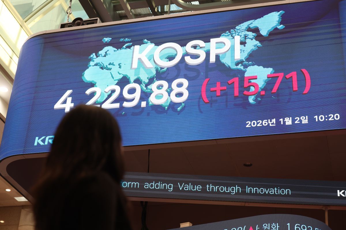 새해 첫 거래일 코스피, 장중 사상 최고치 경신