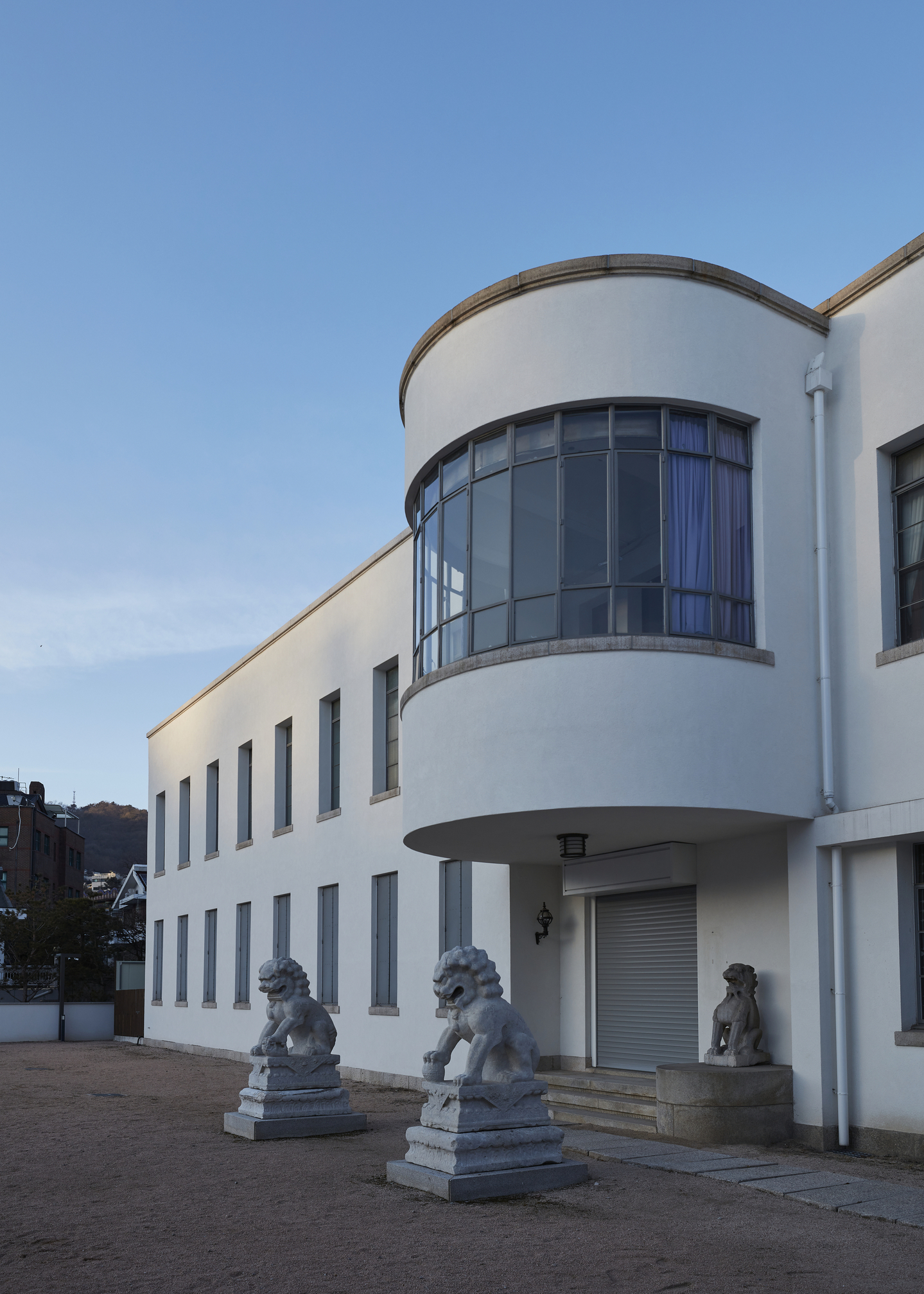 Kansong Art Museum to donate stone lion statues guarding entrance to China