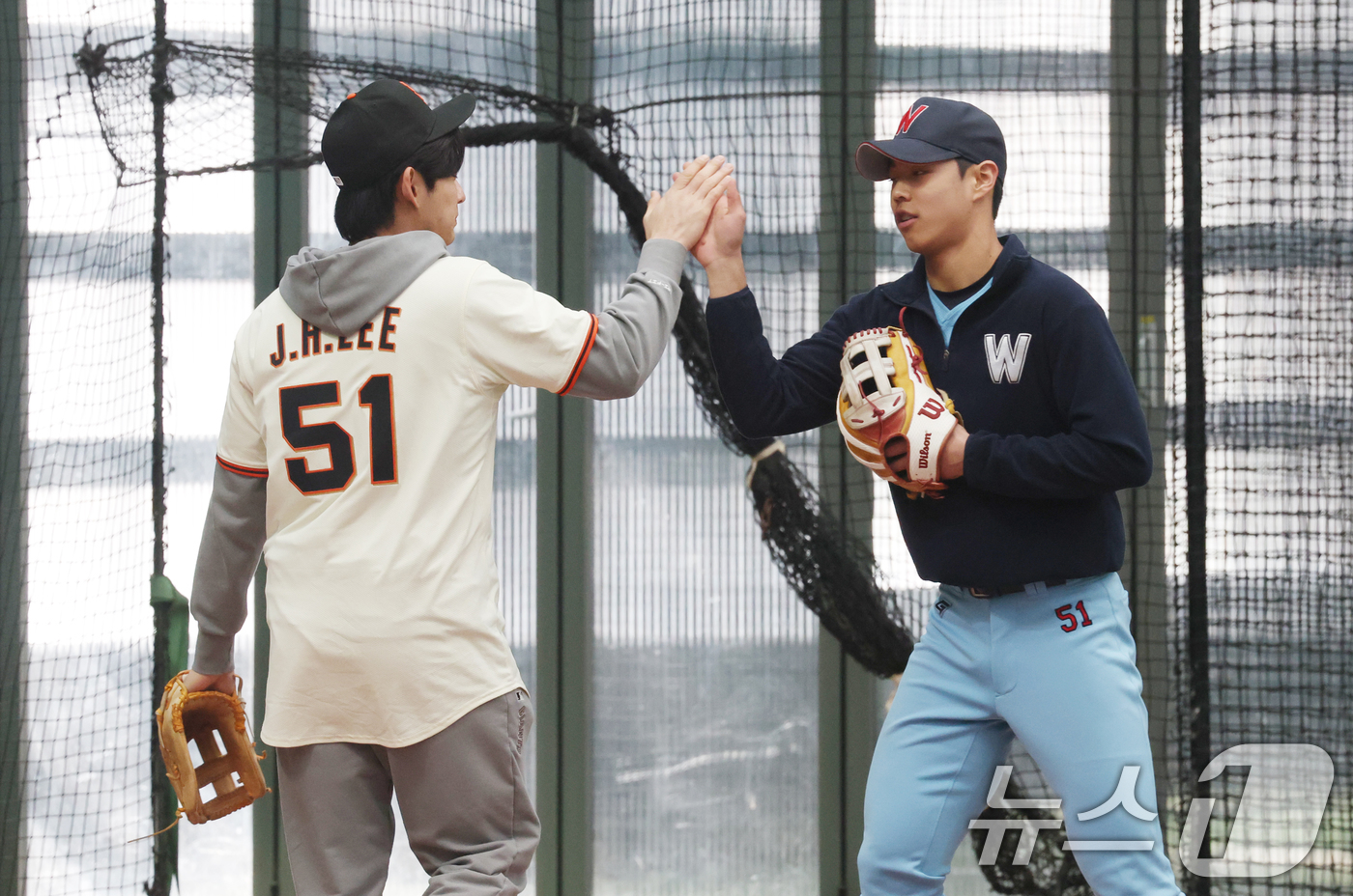SF 이정후, 고교 후배들에게 야구 클리닉…"좋은 추억 쌓기 감사"