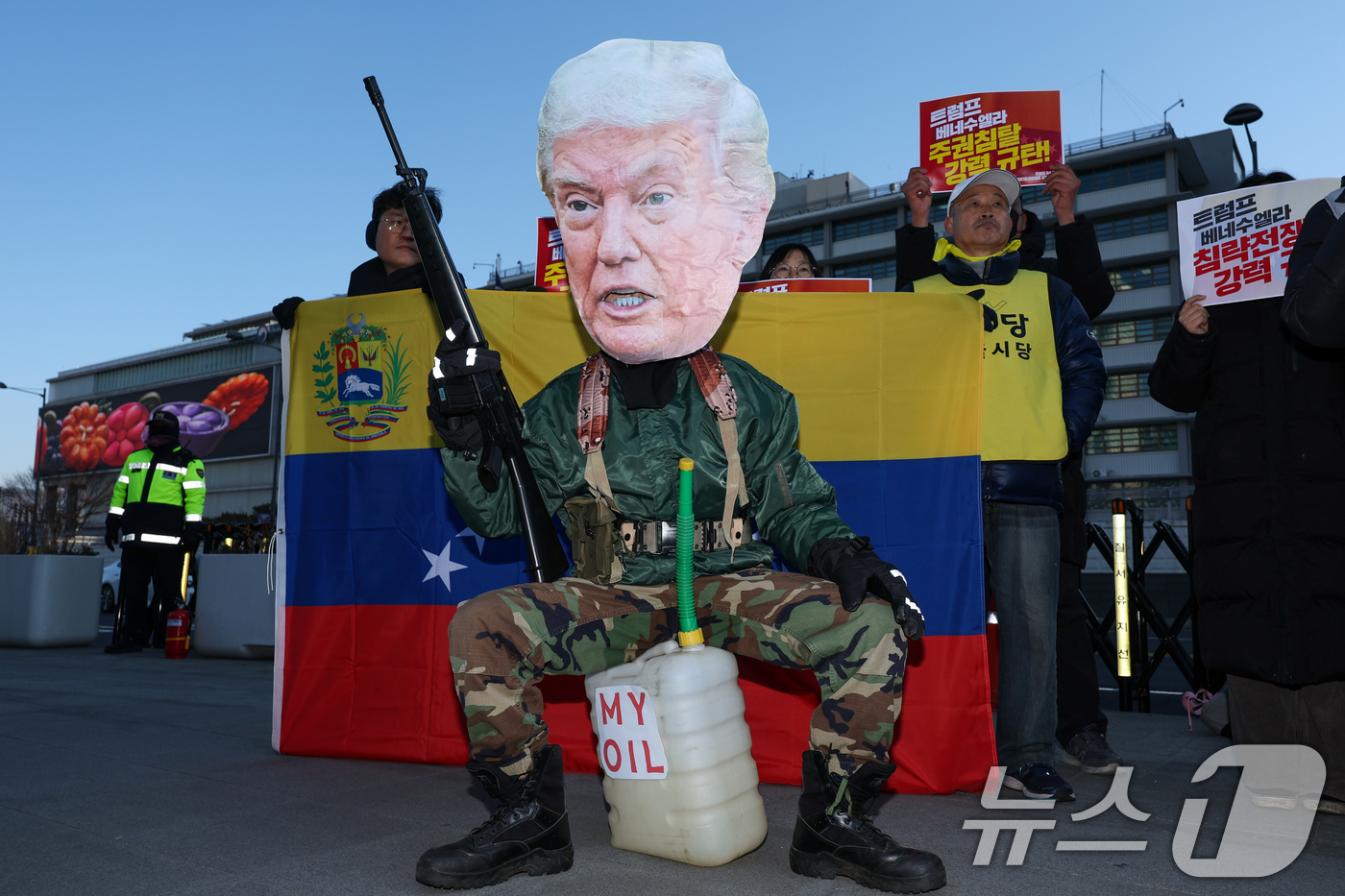 美, 베네수서 도주 러 유조선 나포에 中도 반발…"국제법 위반"