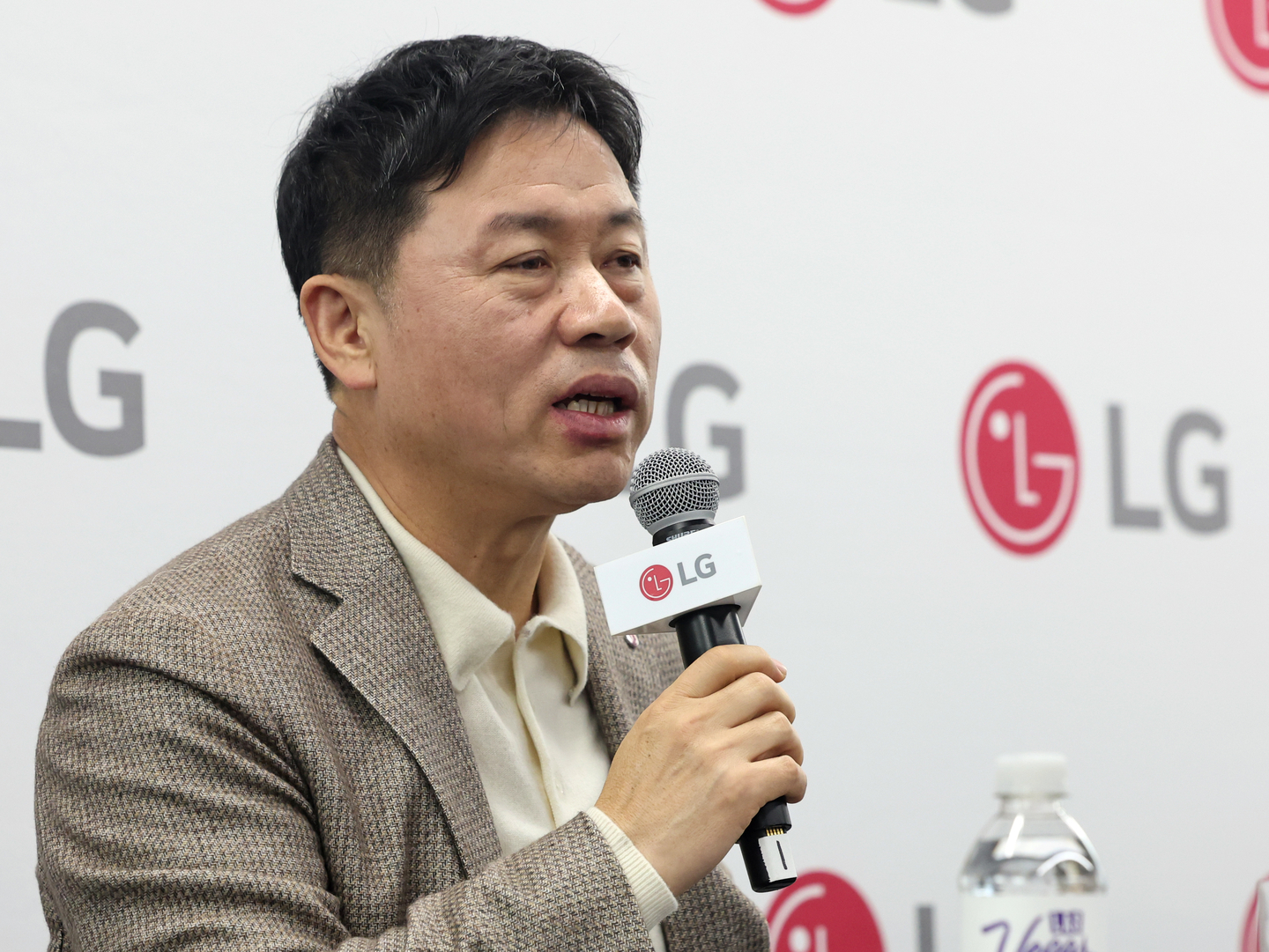 LG's CEO pledges more focus on robotics during company's CES 2026 event