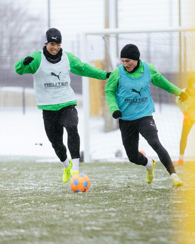 손흥민이 한식 사주고 챙겼는데...'토트넘 0경기' 日 초대형 재능 독일서도 벤치 위기! 감독이 "아직 때가 아니다"