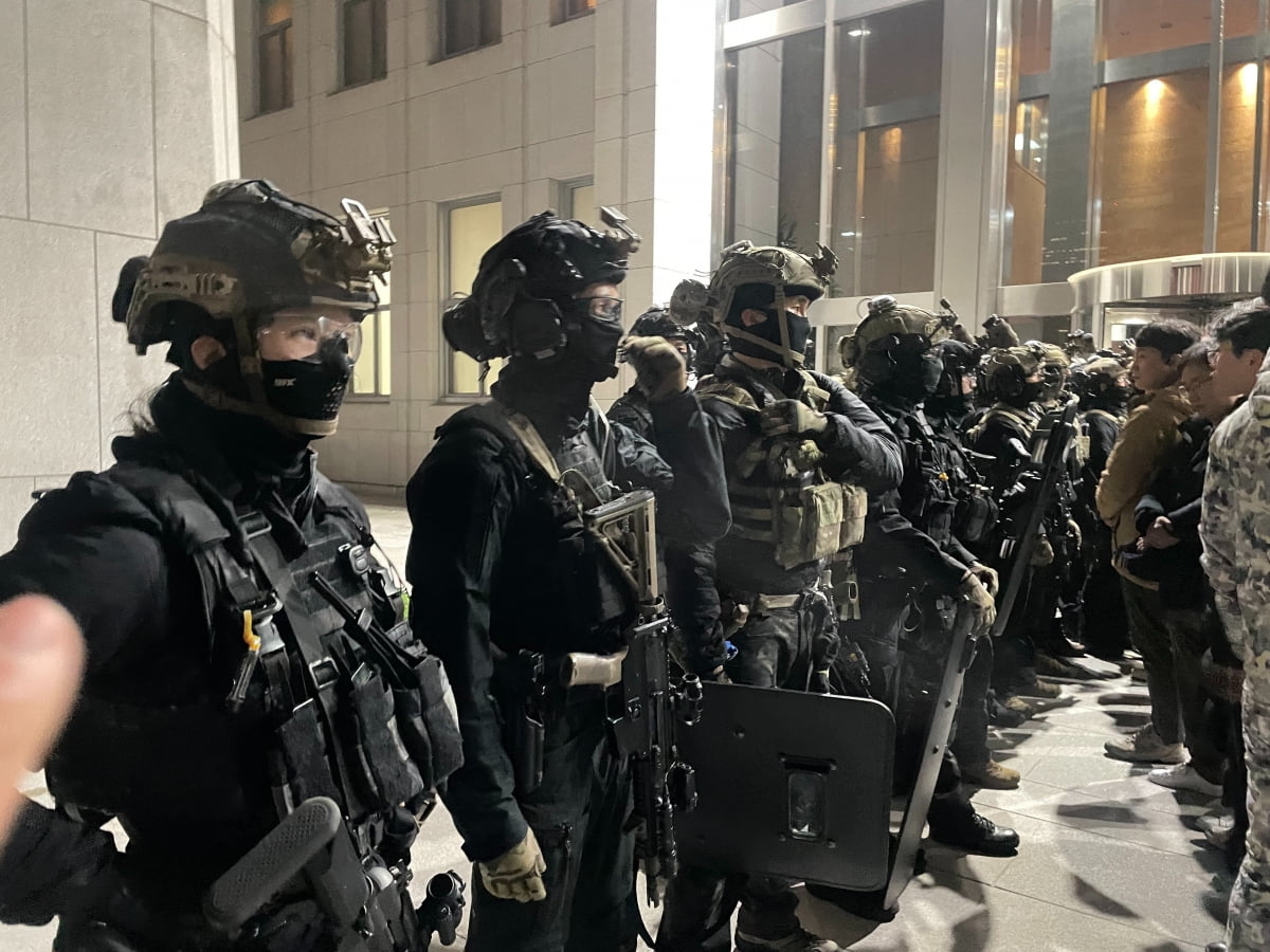 국방부, 소장 2명 '파면'…계엄사 편성·운영 관여에 '철퇴'