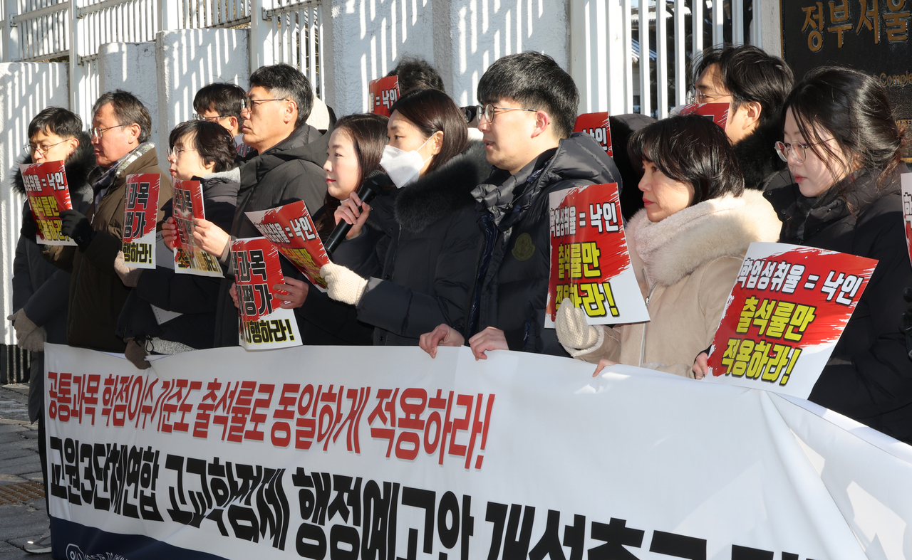 ‘출석만 하면 학점 줘야’ 이틀 뒤 확정되는 고교학점제, 교원단체 거리로 나섰다 [세상&]