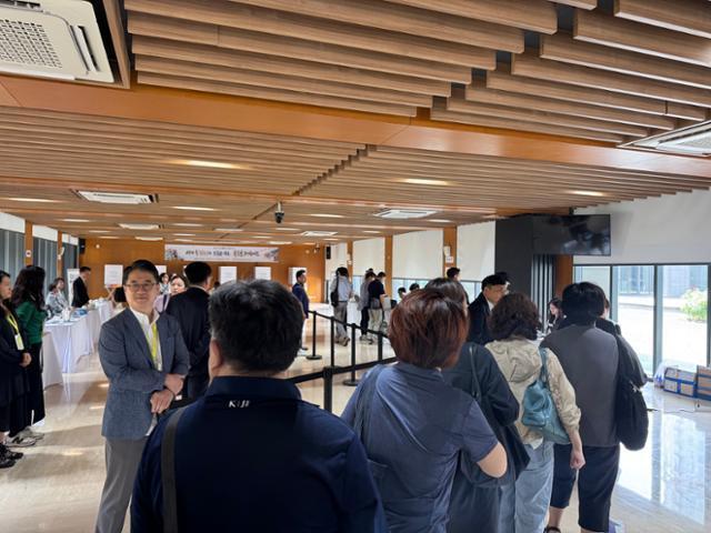 [지평선] 나라 밖의 유권자들