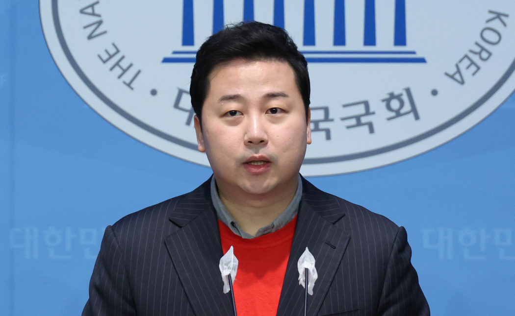 여연 부원장 장예찬 ‘여론조사 왜곡’ 혐의 유죄취지 파기환송…2심 재판 다시 받는다[세상&]