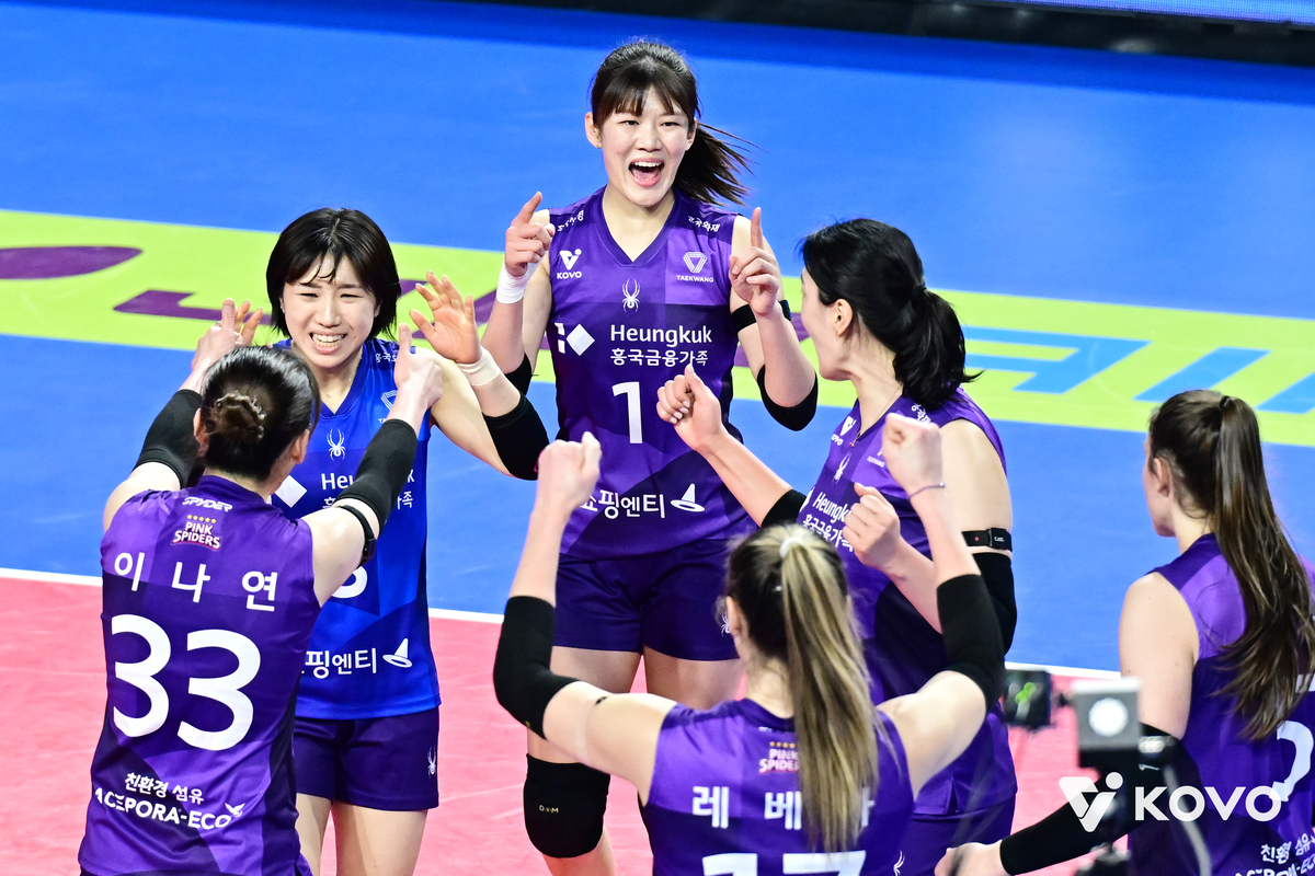 연승 행진 달리던 흥국생명·IBK의 ‘승점 6 짜리’ 진검 승부를 기대했는데…‘누가 누가 더 못하나’ 경쟁 끝에 흥국생명이 이겼다 [화성 현장 리뷰]