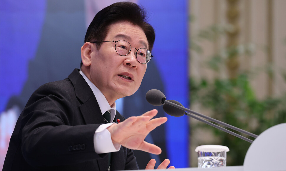 [속보] 이 대통령 “검찰개혁 핵심, 권력 뺏는 것 아냐…국민권리 구제가 목표”