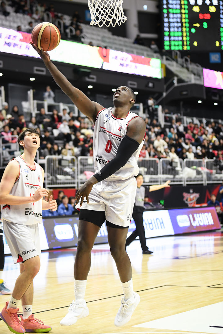 프로농구 DB, KCC 꺾고 연패 탈출…정관장은 KT 제압