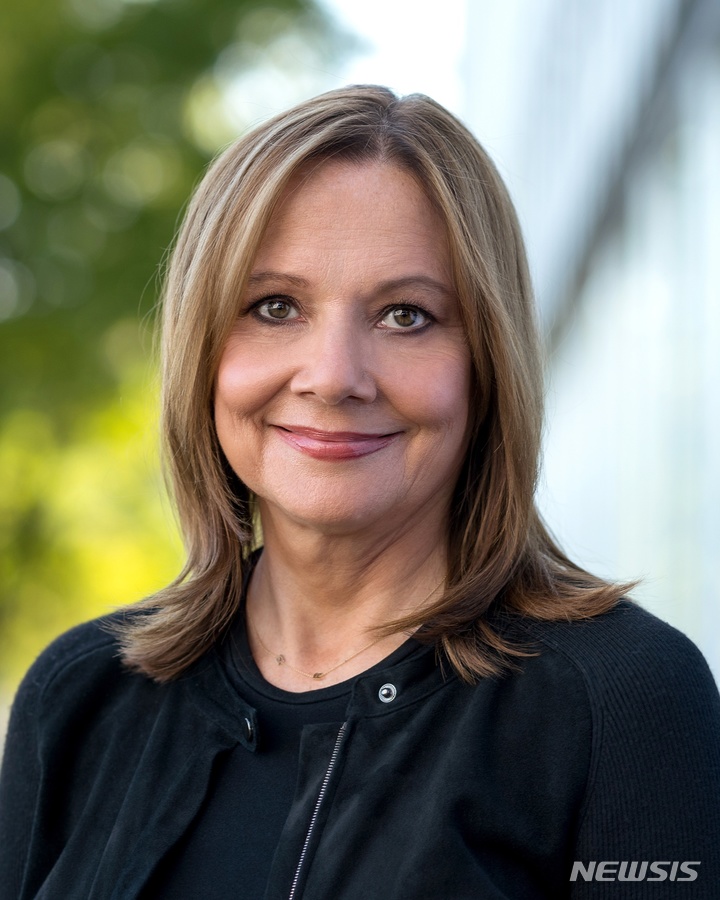 GM CEO "캐나다의 中 전기차 개방, 북미 車 산업 위협"