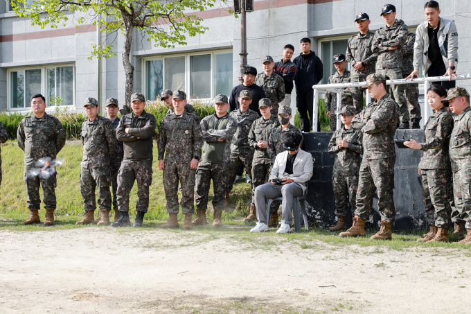 "드론을 소총처럼 운용"…육군, 카이스트 교수 CTO 영입해 부사관 교육