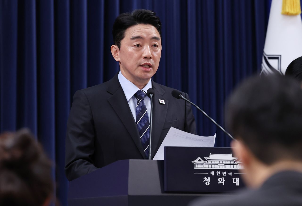 강훈식 “불법 스포츠중계·성범죄물 땜질 처방 안돼”… 靑TF 구성 지시