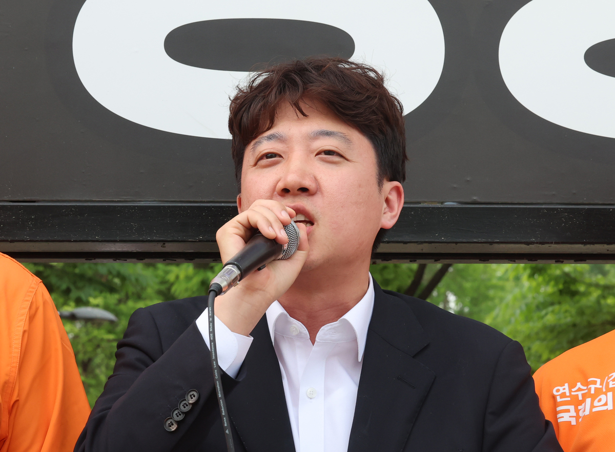 후보 정보 왜곡한 SNS 글에 이준석 분노…“선관위에 고발”