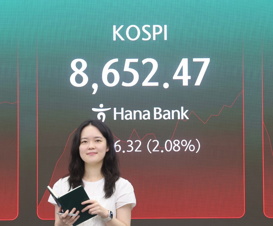 코스피 장중 8800 최고치…삼성전자 시총 2천조 첫 돌파