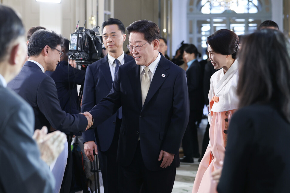 [포토] 이 대통령, 유럽 순방 첫 일정은 ‘동포 간담회’