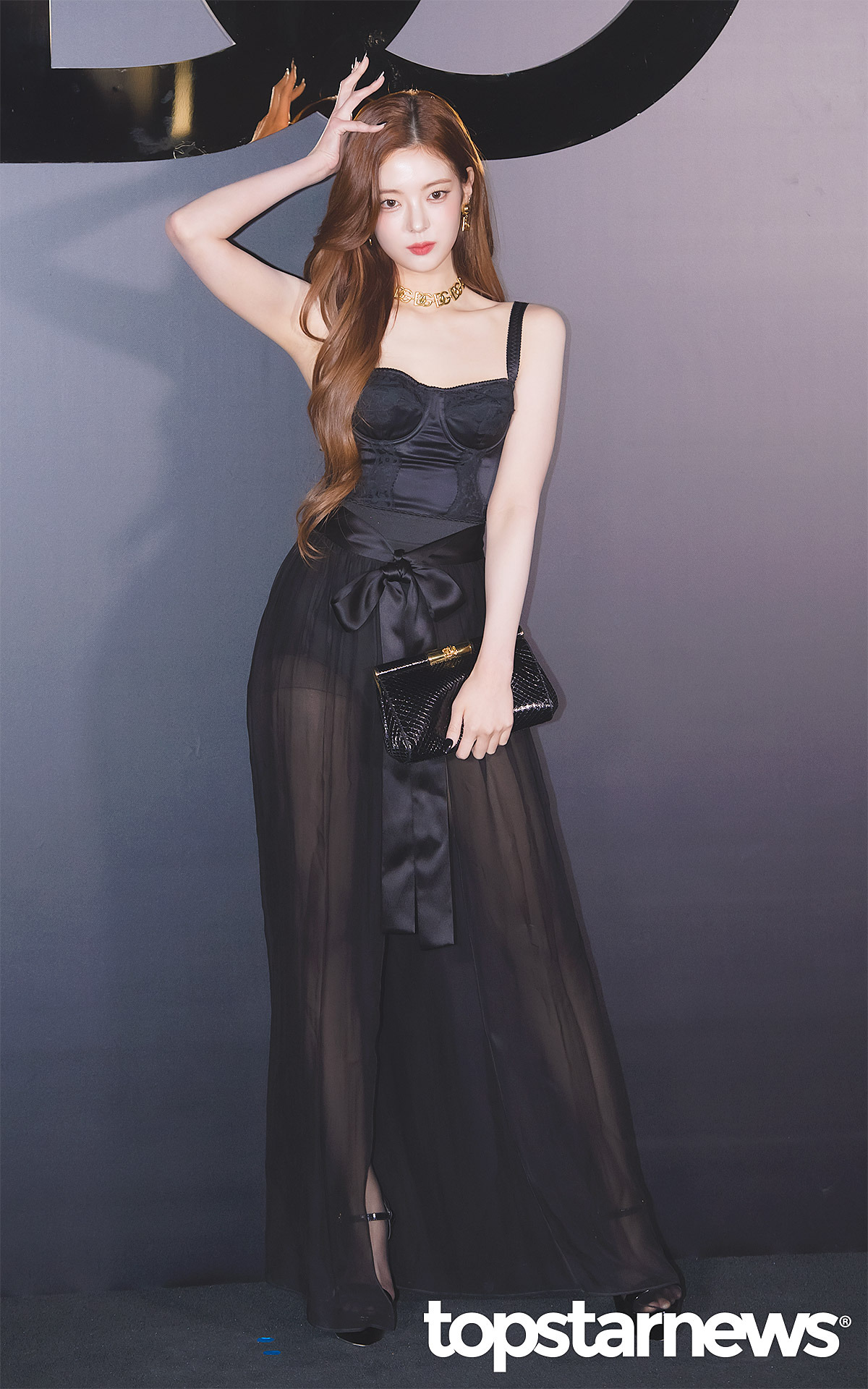 혹하게하는것들 | ITZY 있지 리아 돌체엔가바나 뷰티 포토콜.jpg - Daum 카페