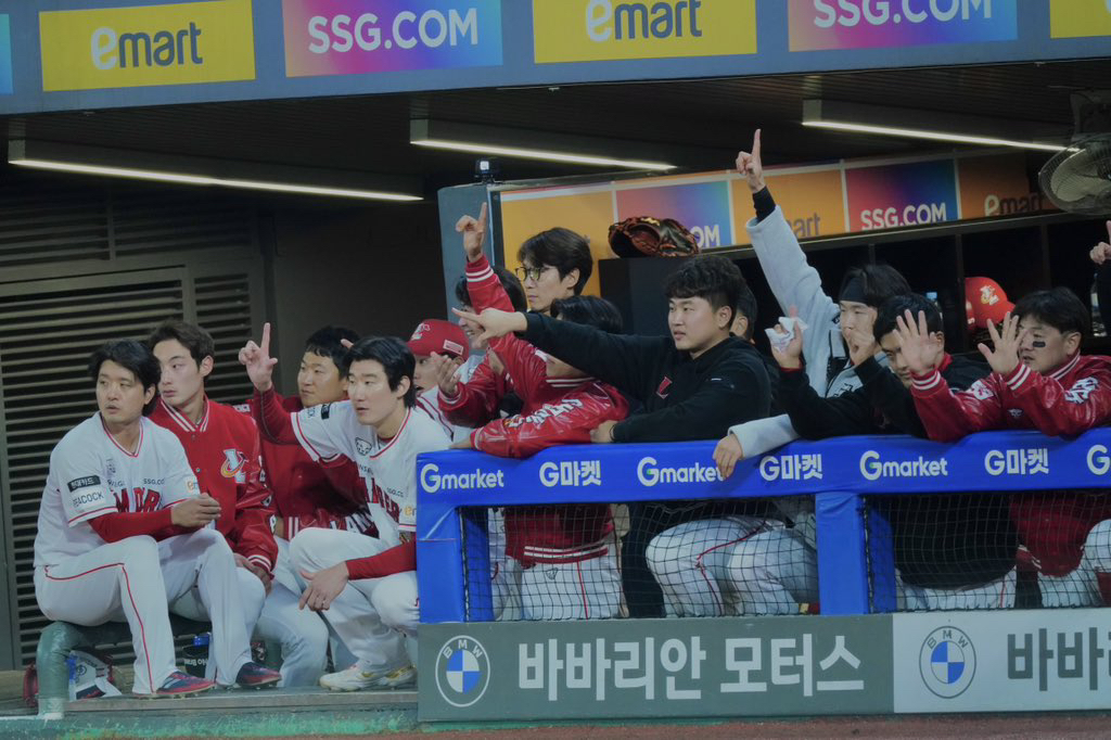 뜨겁게 외쳐라 SSG 랜더스 | 오늘도 덕아웃 ㅈㄴ 깍 껴 랜더스 - Daum 카페