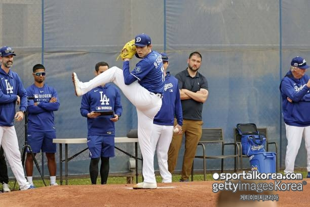 MLB 테이블 | 사사키 로키, ‘노모급 스플리터’로 MLB를 강타할까? 도쿄 시리즈 앞두고 떠오르는 신예의 위용 - Daum 카페