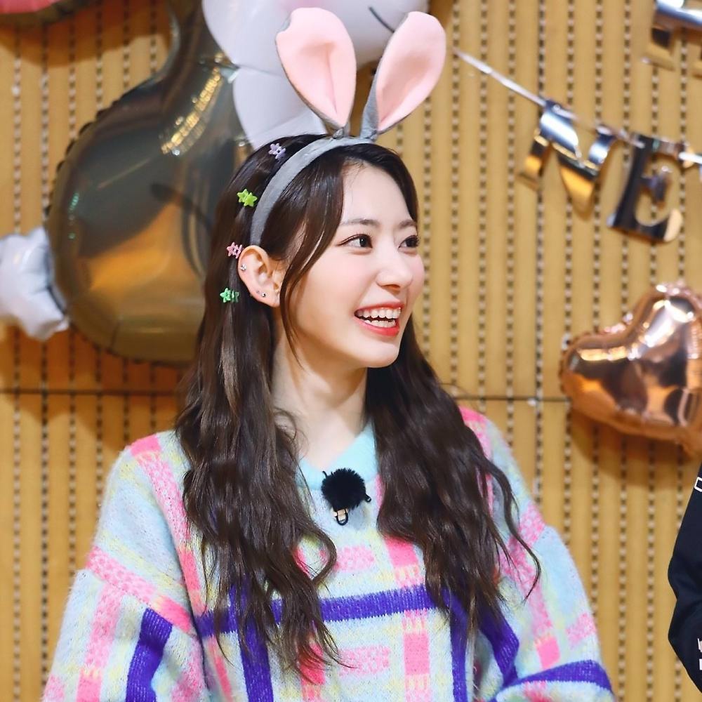 르세라핌 사쿠라 & 데프트 투샷 > 걸그룹 연예인 | 짤티비 - JJTV.KR