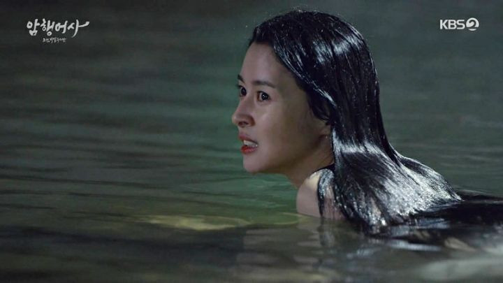 성수 뿌리는 권나라 > 걸그룹 연예인 | 짤티비 - JJTV.KR