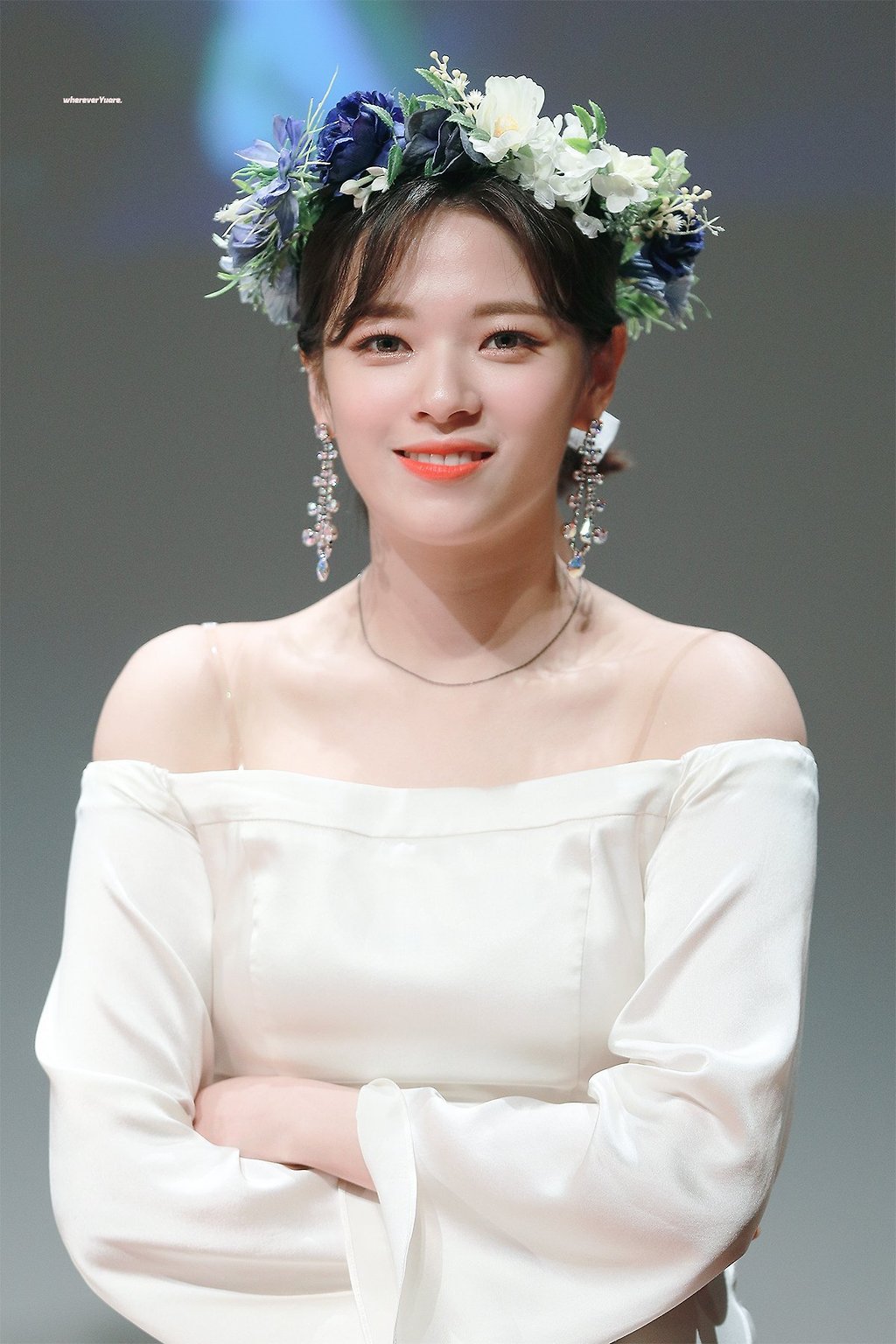 화관 쓴 트와이스 정연 > 걸그룹 연예인 | 짤티비 - JJTV.KR