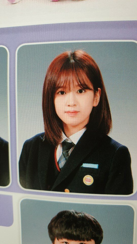 FC 온라인 인벤 : 아이즈원 안유진 중학교 졸업사진 - FC 온라인 인벤 자유게시판