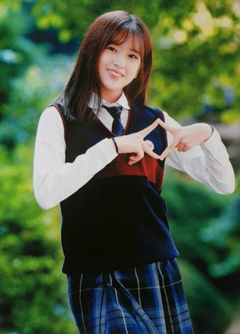FC 온라인 인벤 : 아이즈원 안유진 중학교 졸업사진 - FC 온라인 인벤 자유게시판