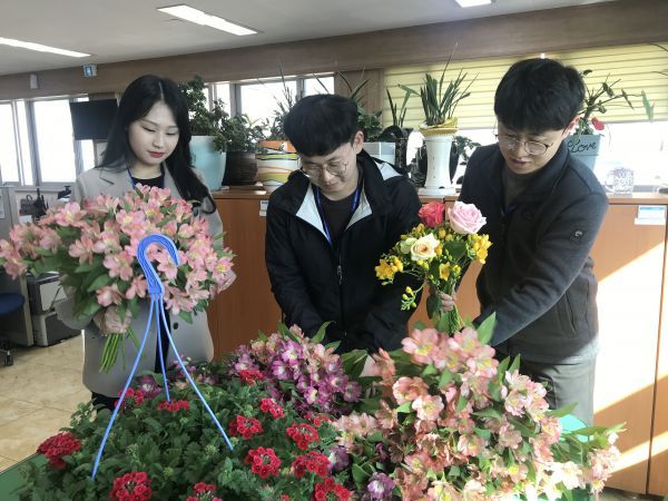 화순군 화훼농가 살리기 나서‘꽃 사기 캠페인
