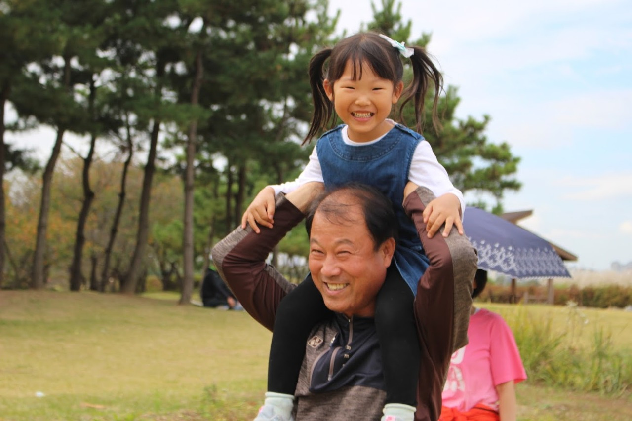 할머니와 함께 사는 아이들