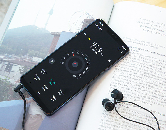 구글 순정 OS의 미학, LG Q9 One